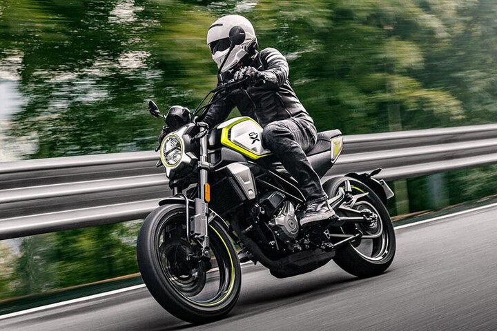 Le V, la salutation entre motards va fêter ses 120 ans : comment cela a ...